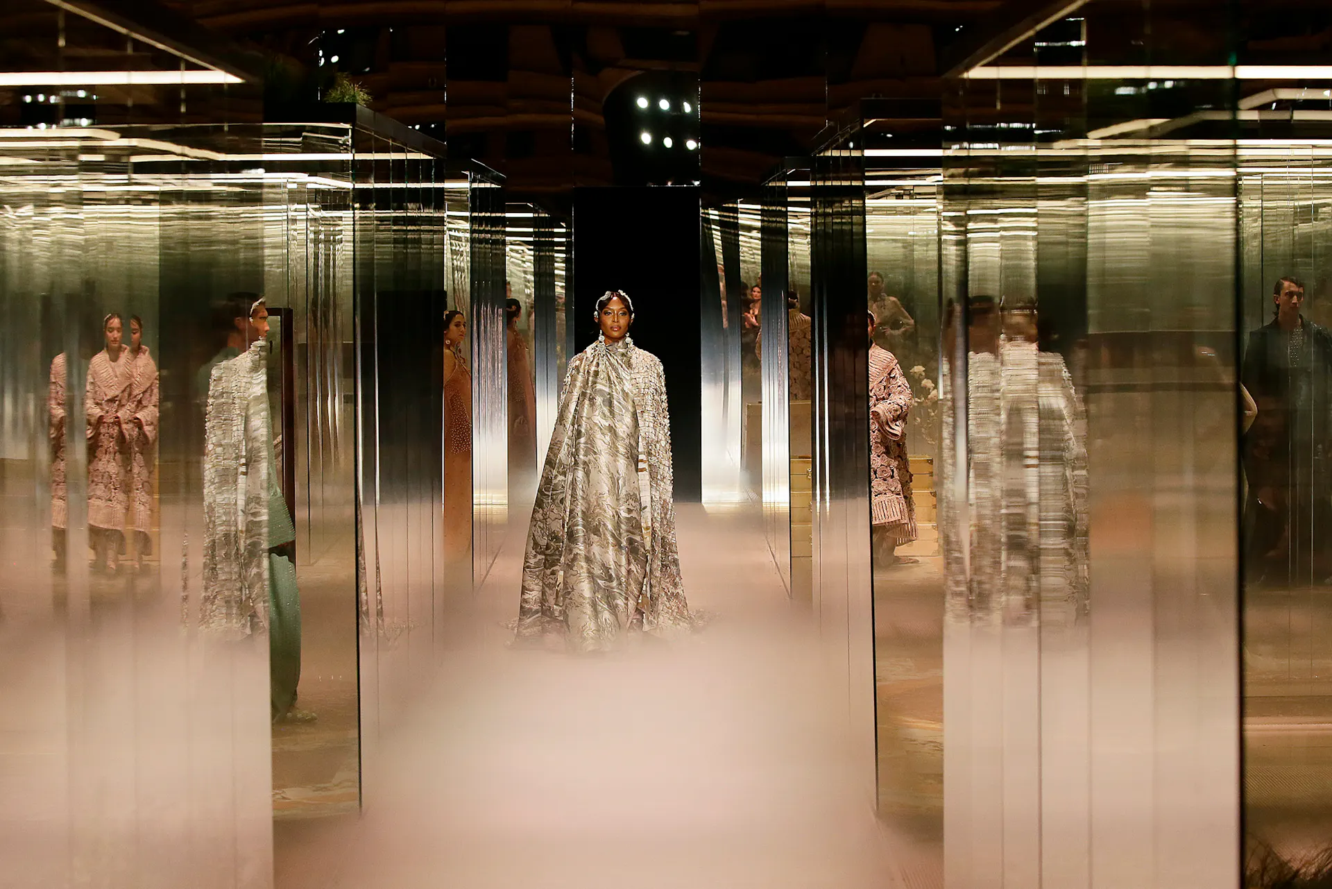 Celine, prêt-à-porter haut de gamme, souliers - Mo... - LVMH