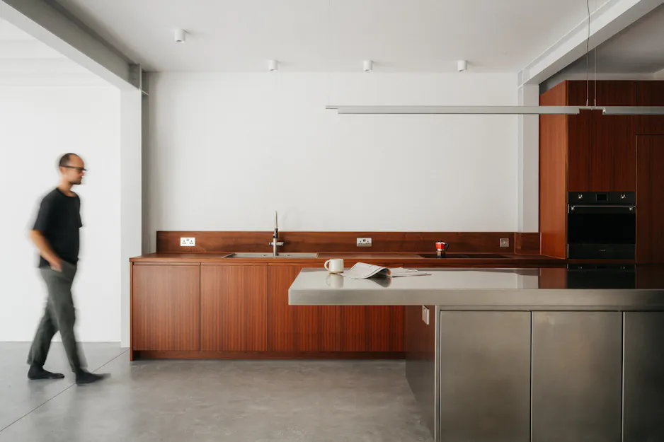 Sapele Timber & Stainless Steel Kitchen | Ma-kon | Contemporary Bespoke ...