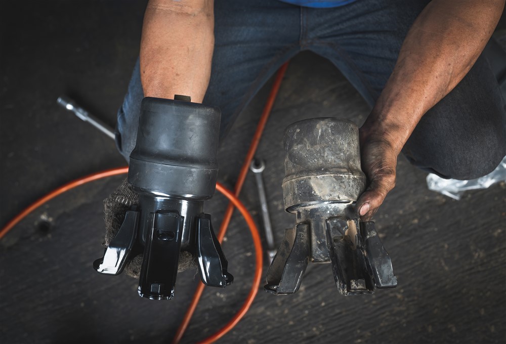 What are the Symptoms of Failed or Defective Engine Mounts?