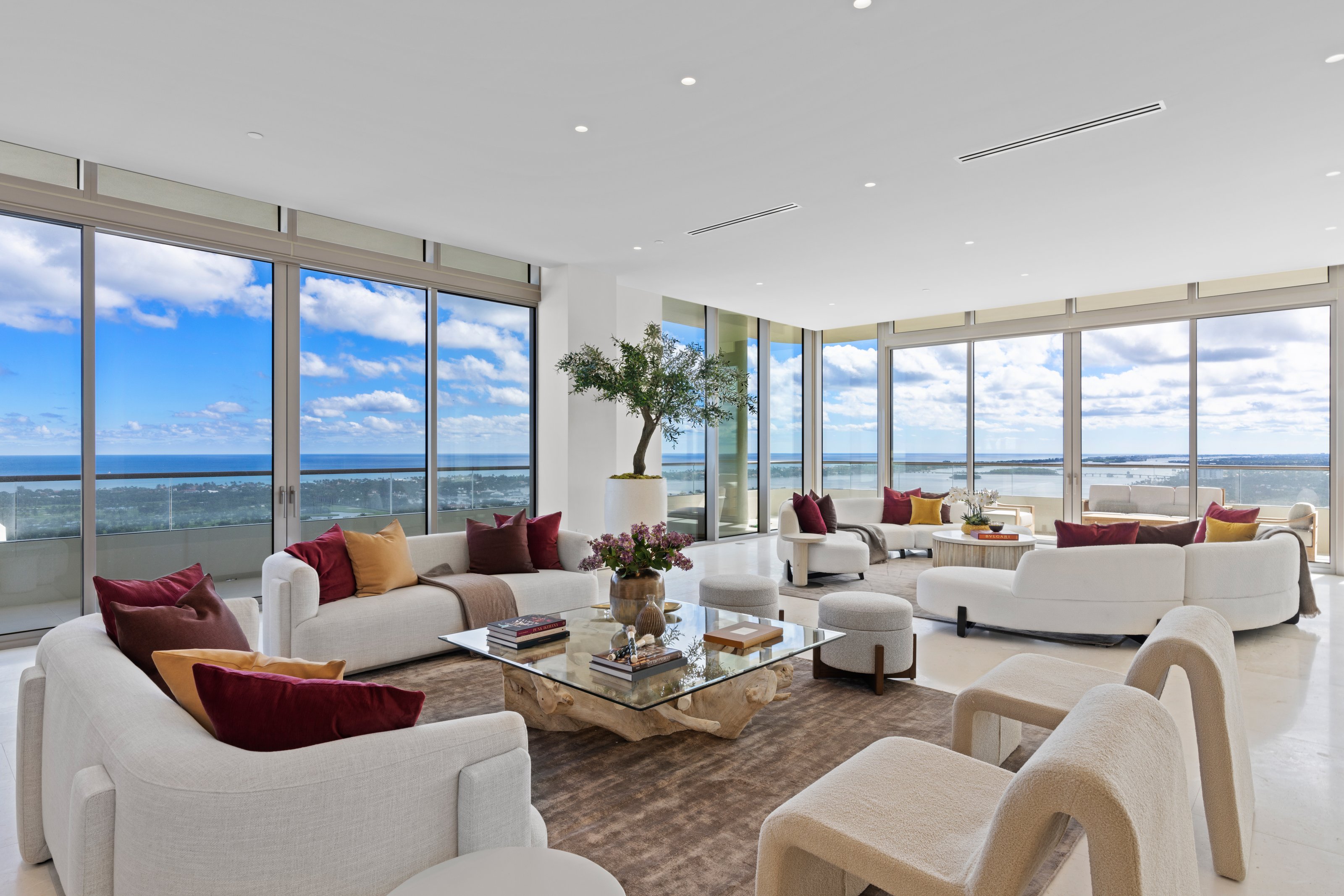 Meridith Baer Home | Interior Design | Home Staging | Furniture Leasing