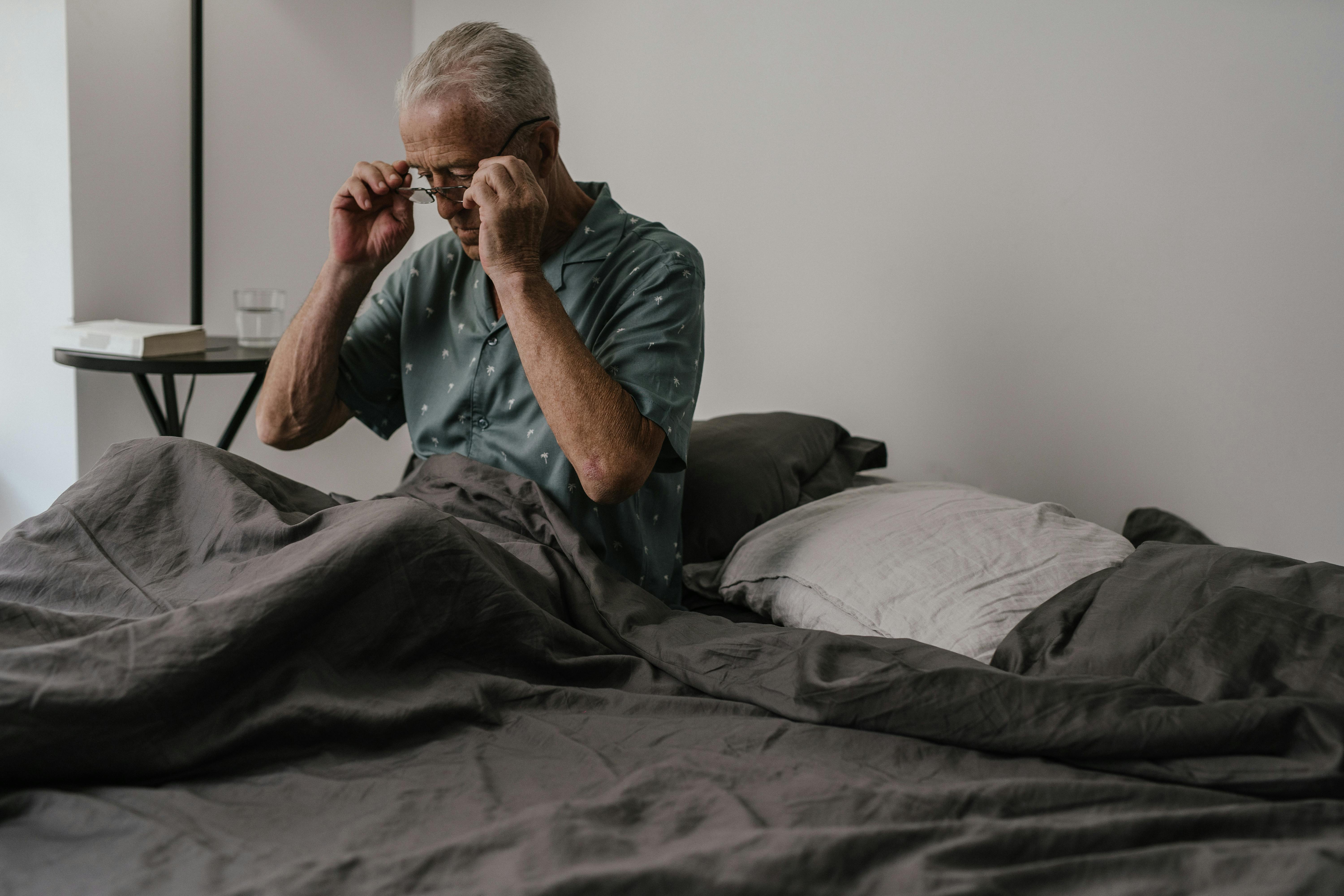 What Causes Night Sweats in Men? 10 Common Reasons and How to Find ...