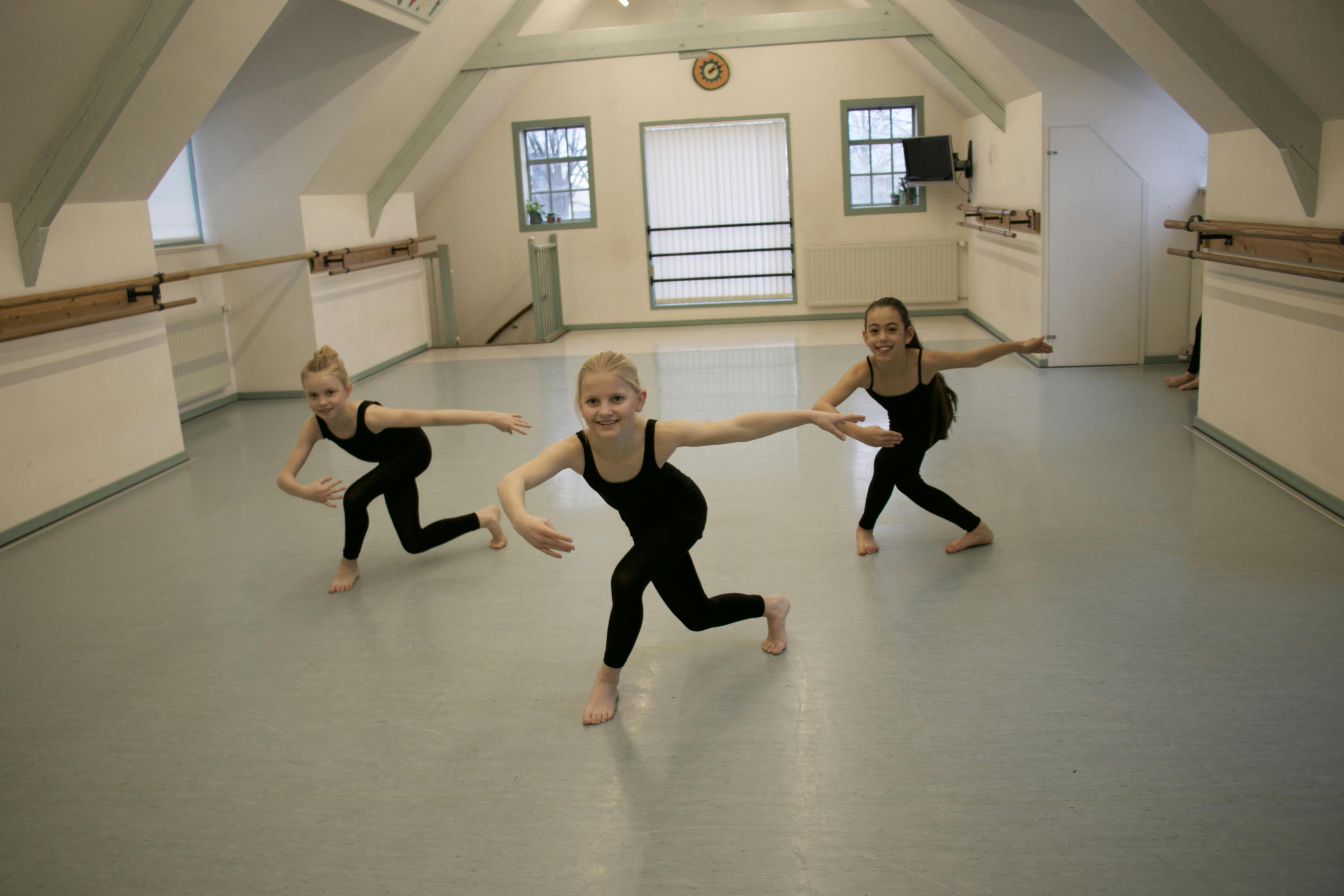Moderne dans - Balletstudio Mirjam Ouwerkerk