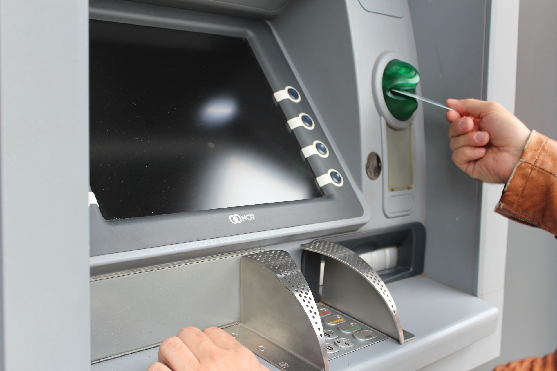 Free international ATM withdrawals with certain banks--who gives you what