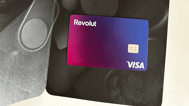 Karta fizyczna Revolut — jak wyrobić, jak płacić i ile kosztuje?