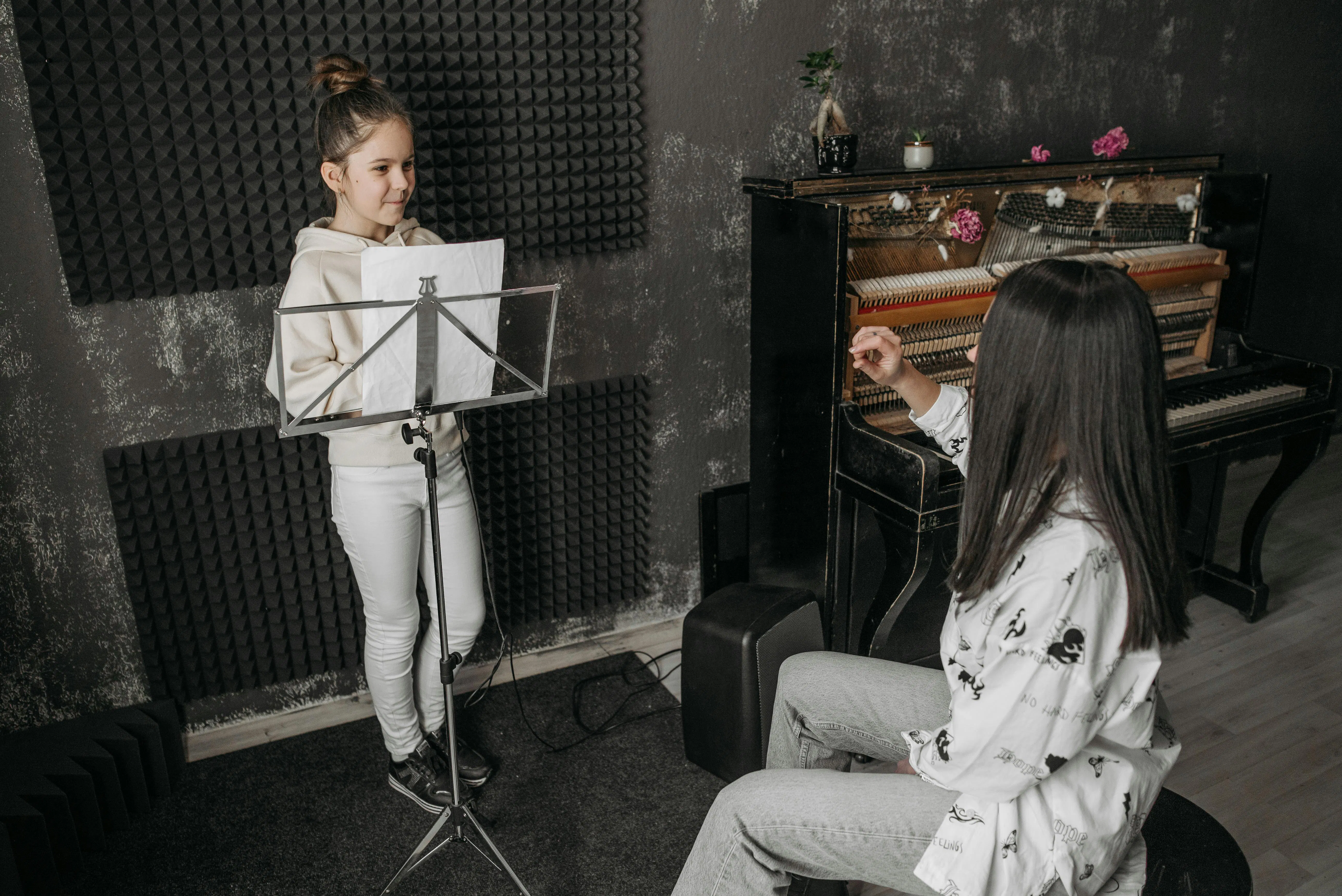 Voice Lessons | Moon Magnet Music School