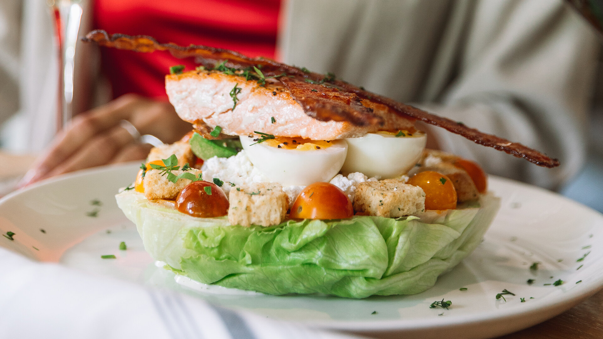 | lunch, dinner, happy hour, late night | Moxies Restaurant