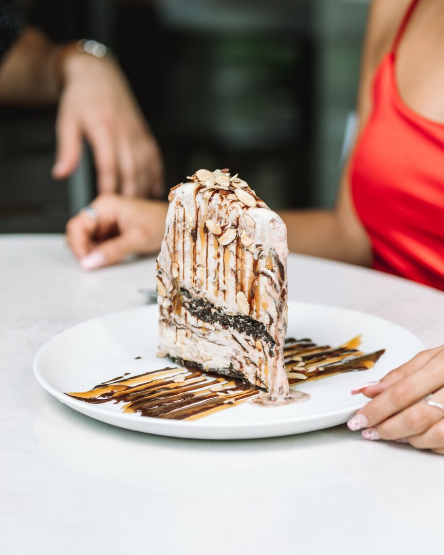 | lunch, dinner, happy hour, late night | Moxies Restaurant