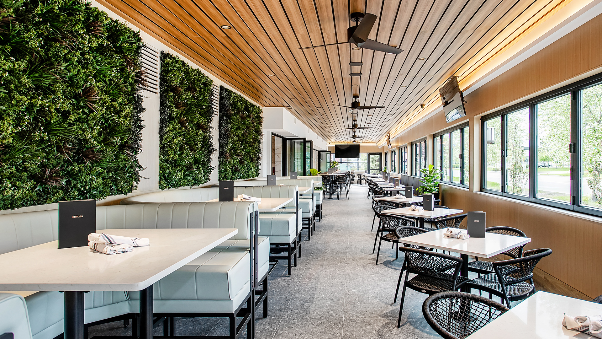 Restaurant in South Edmonton Common | Moxies | Moxies Restaurant