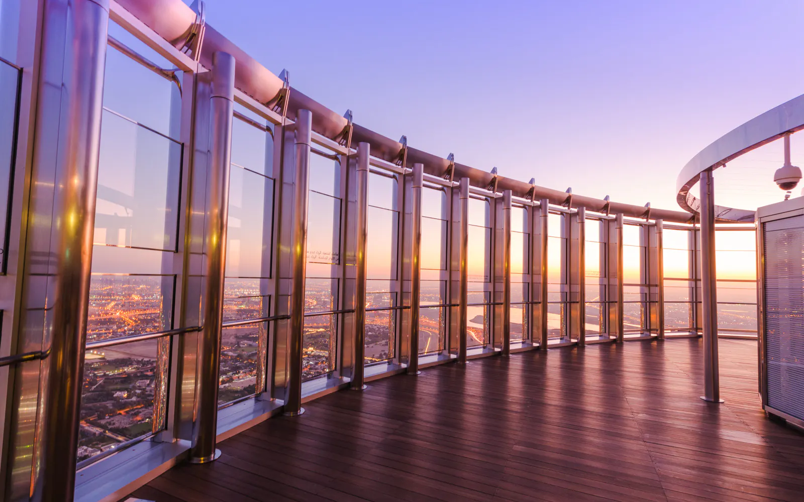 Die Aussichtsplattform At The Top Burj Khalifa 124 Und 125 Etage Die Aussichtsplattform At The Top Burj Khalifa 124 Und 125 Etage