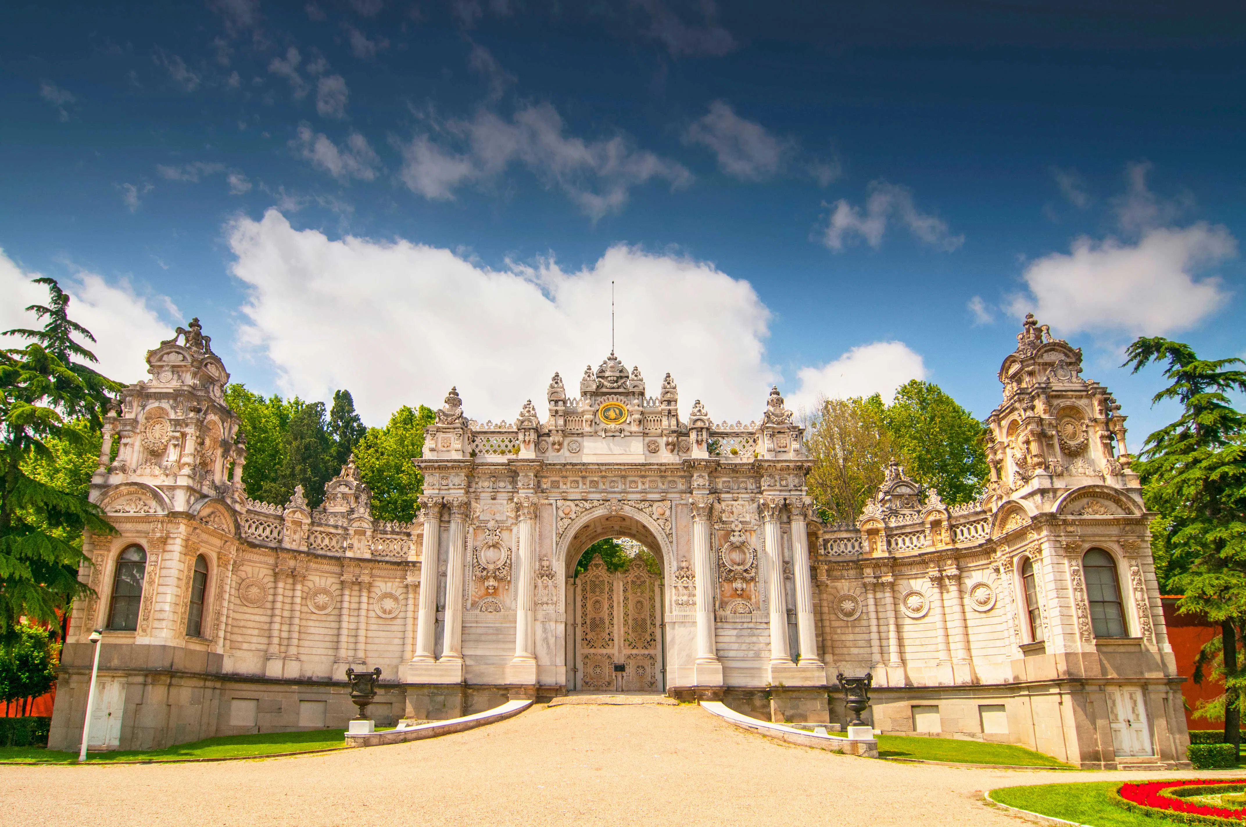 Dolmabahce Palace Architecture | Design & Highlights