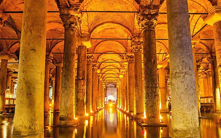 Storia della Cisterna Basilica | Colonne e teste di Medusa