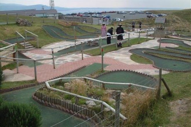 21 of the best places to play mini golf with your kids - Netmums