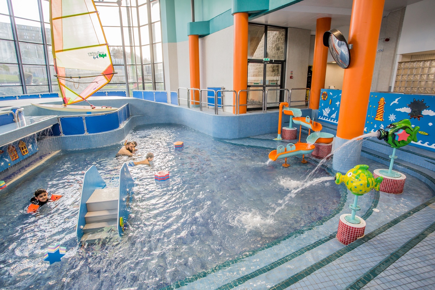 29 Awesome Swimming Pools With Wave Machines - Netmums