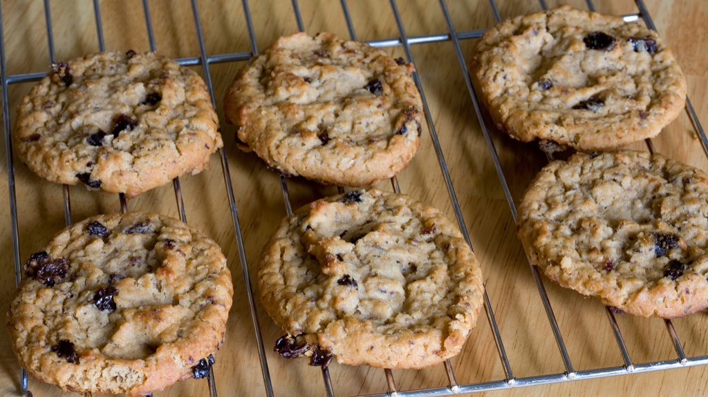 Lemon and raisin cookies recipe - Netmums