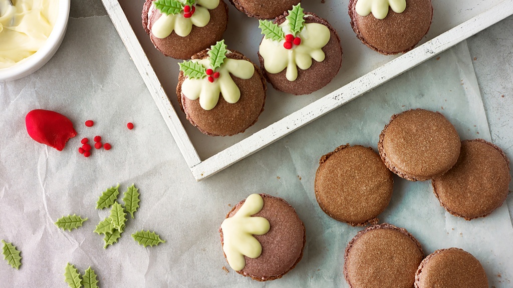 Christmas pudding macarons recipe - Netmums
