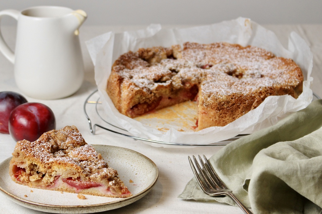 Plum Crumble Cake recipe - Netmums