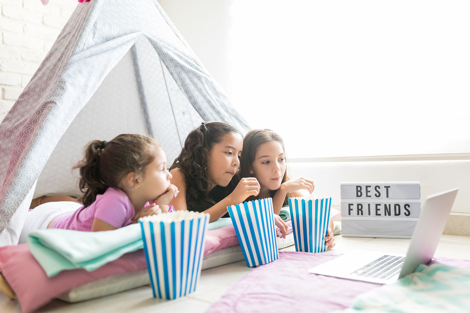 Top 3 snacks for sleepovers in 2022 | Blog Hồng