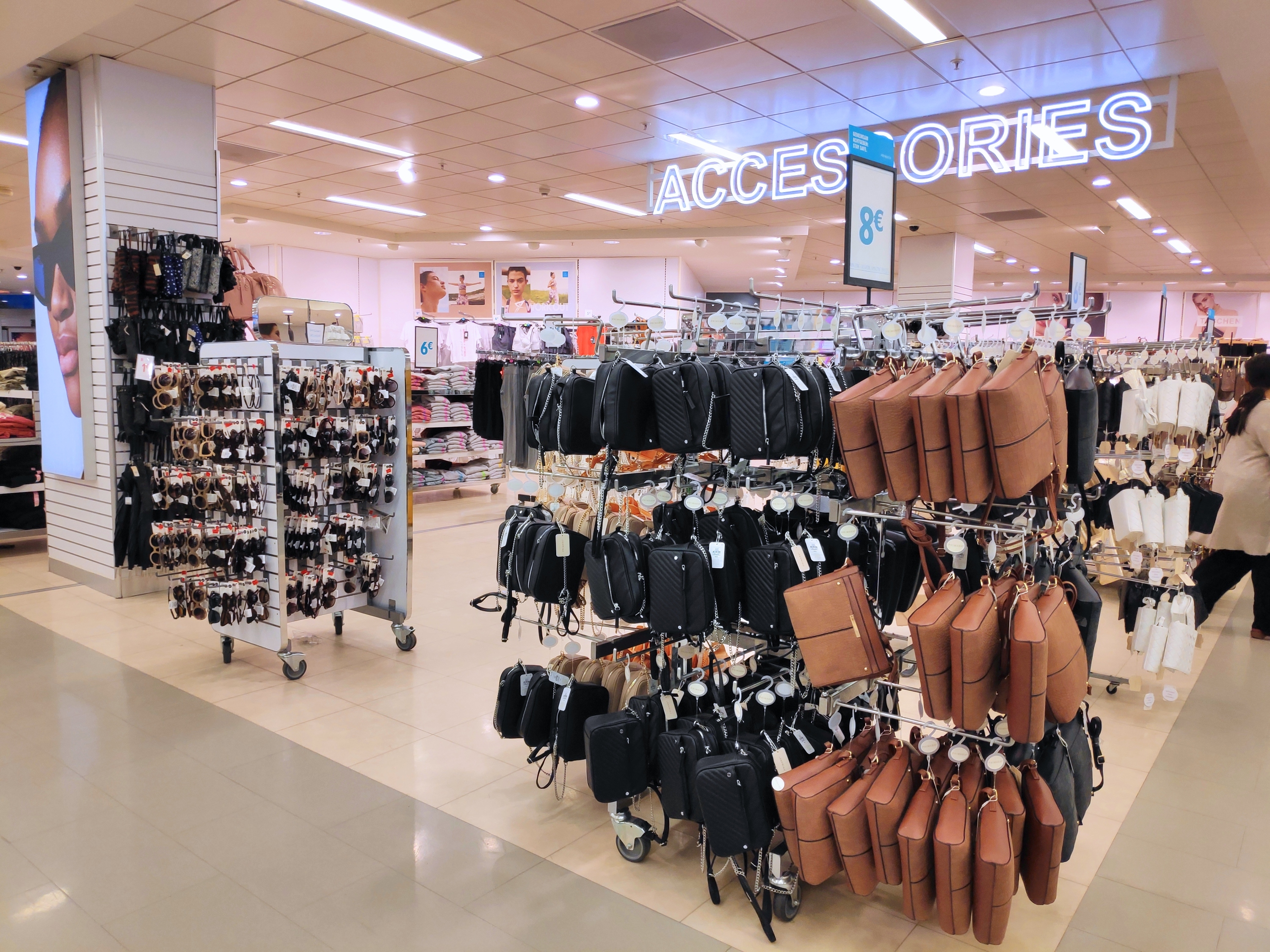 £10 Primark bag that 'ticks every box' is a dupe for Jimmy Choo's £1.4k ...