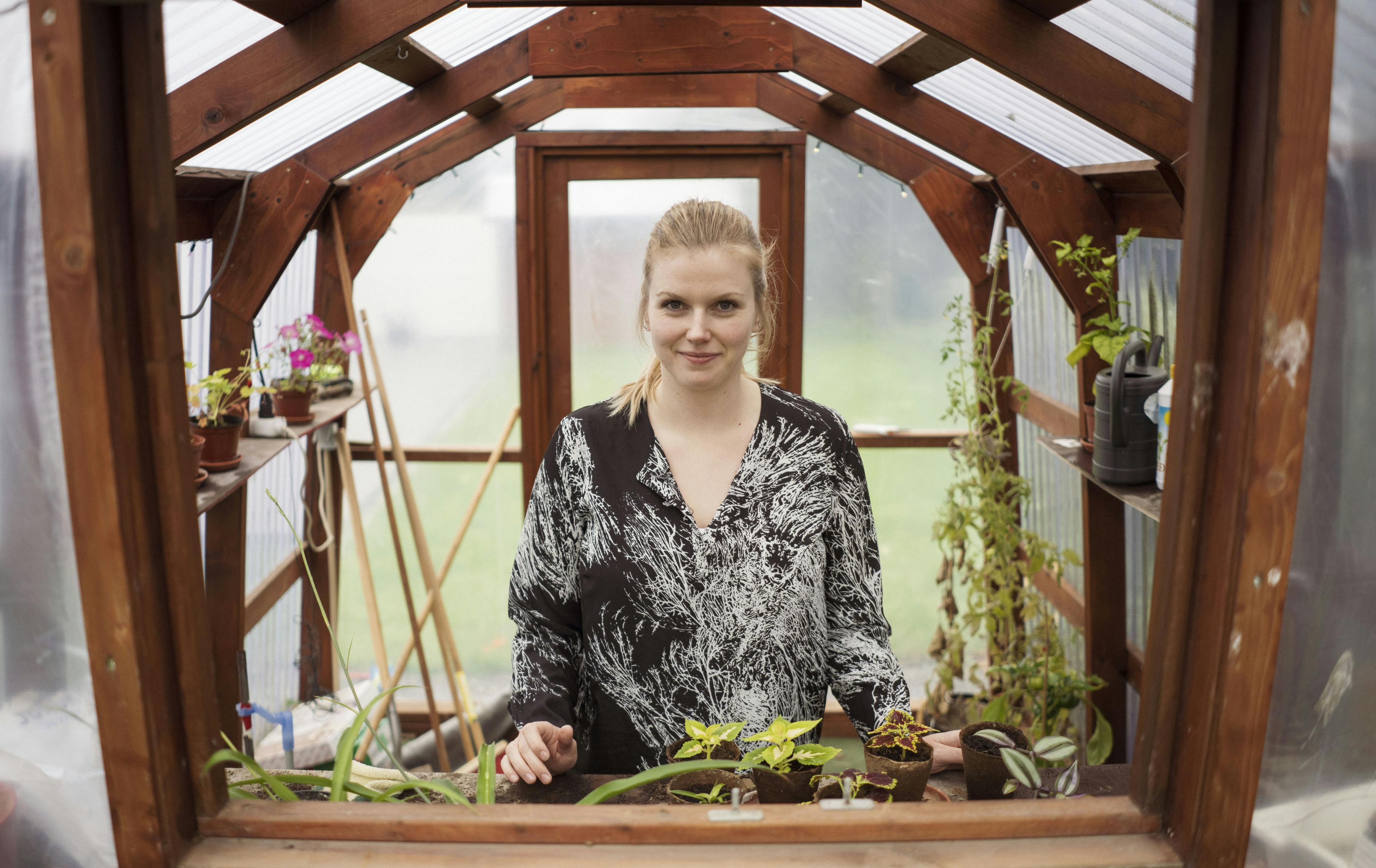 Spilar á píanó og æfir hnefaleika