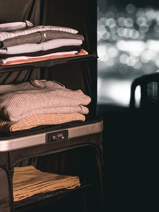 Pull Up Suitcase - Your mobile closet