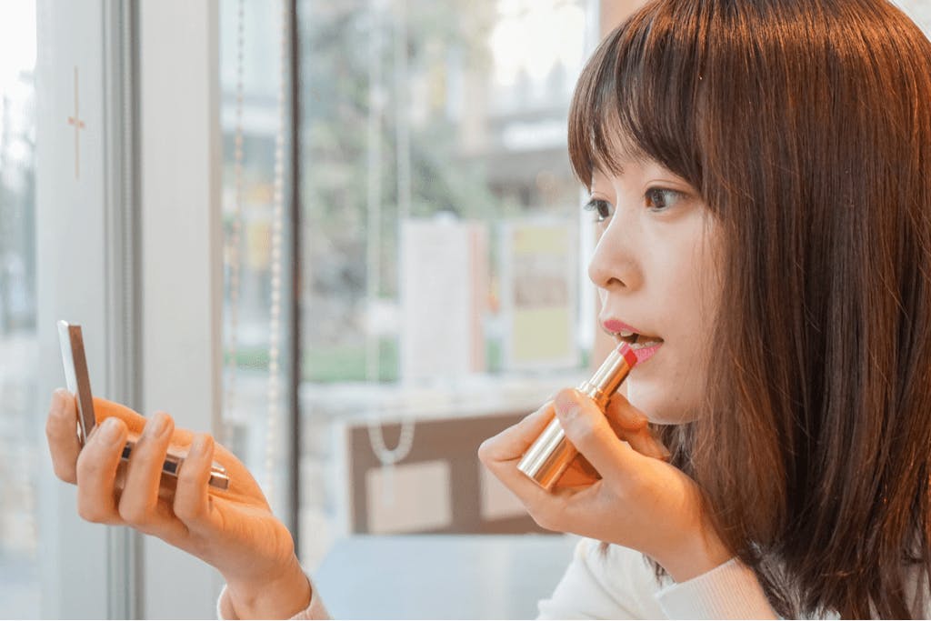 Japanese Makeup Trends: Natural Looks With a Bit of Color ...