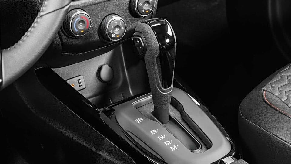 Guia completo: como dirigir carro automático e dominar as ruas!