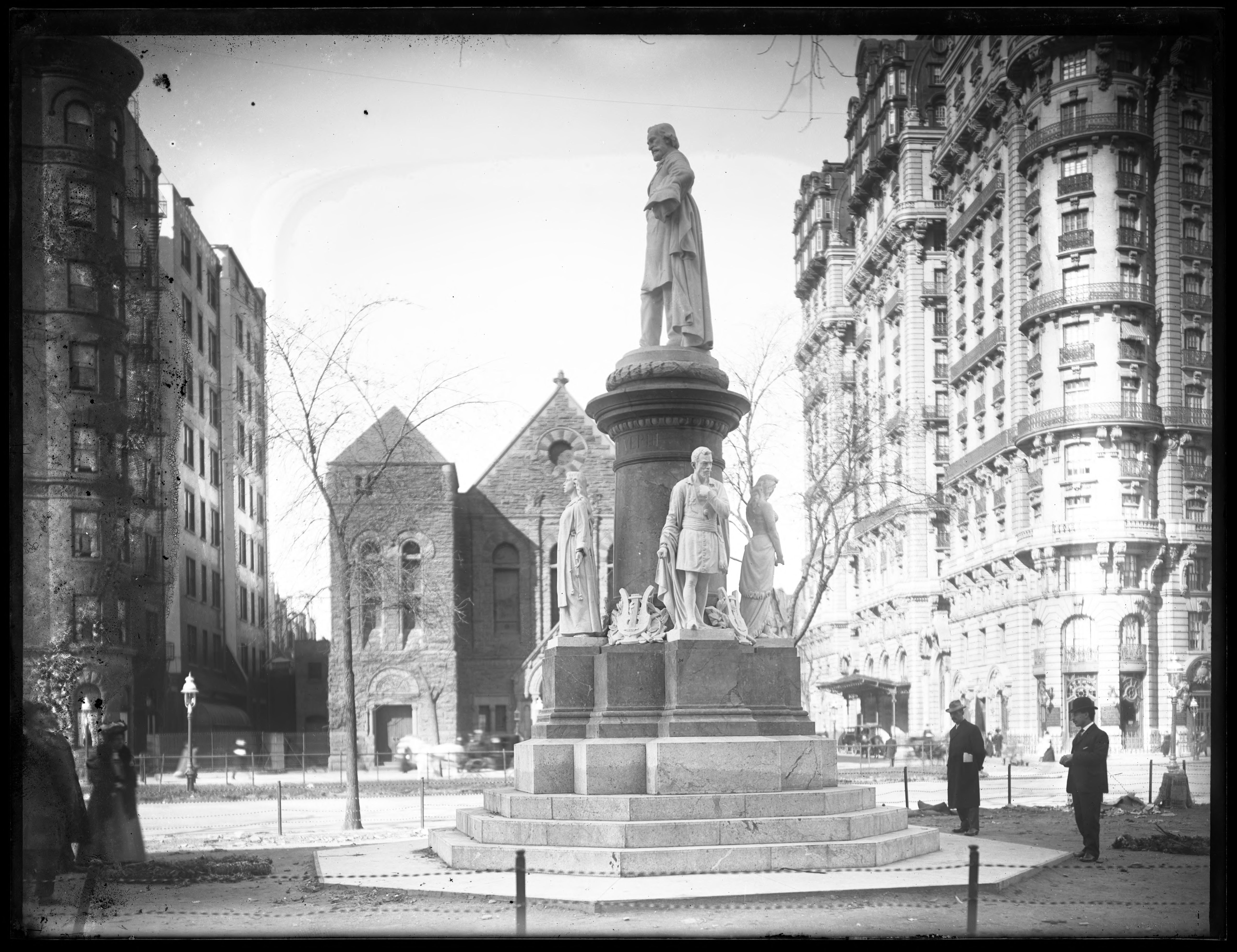 Walking Tour: Upper West Side Landmarks and Verdi Square | New-York ...