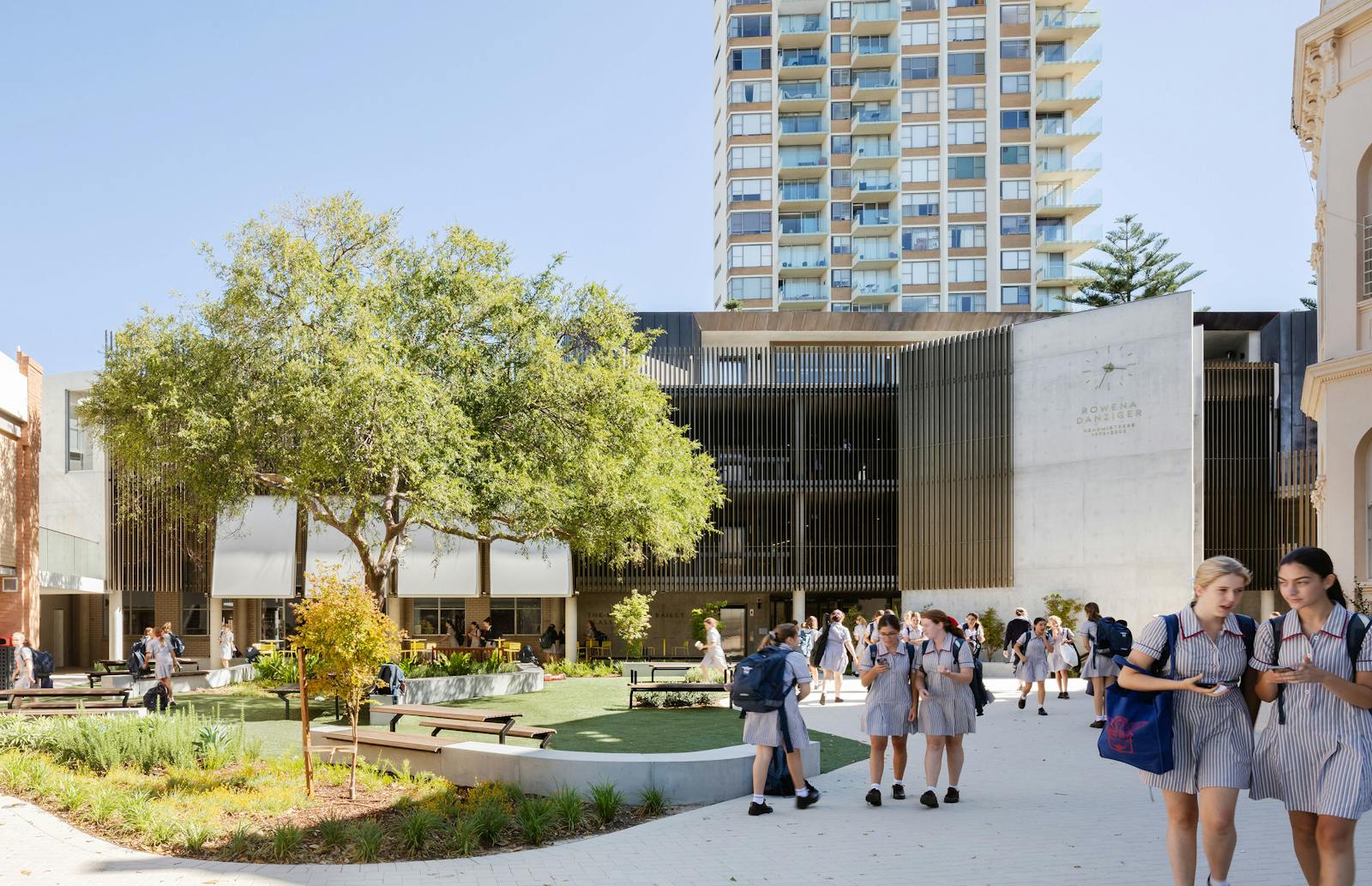 Ascham Girls School, Margaret Bailey Courtyard | OCULUS