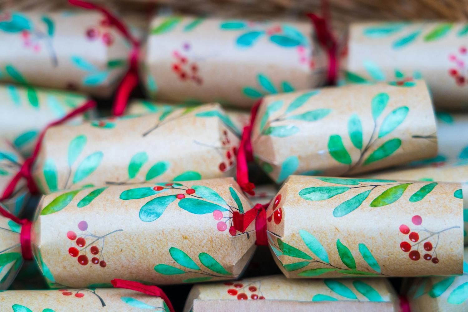 How To Make Your Own Eco-Friendly Christmas Crackers