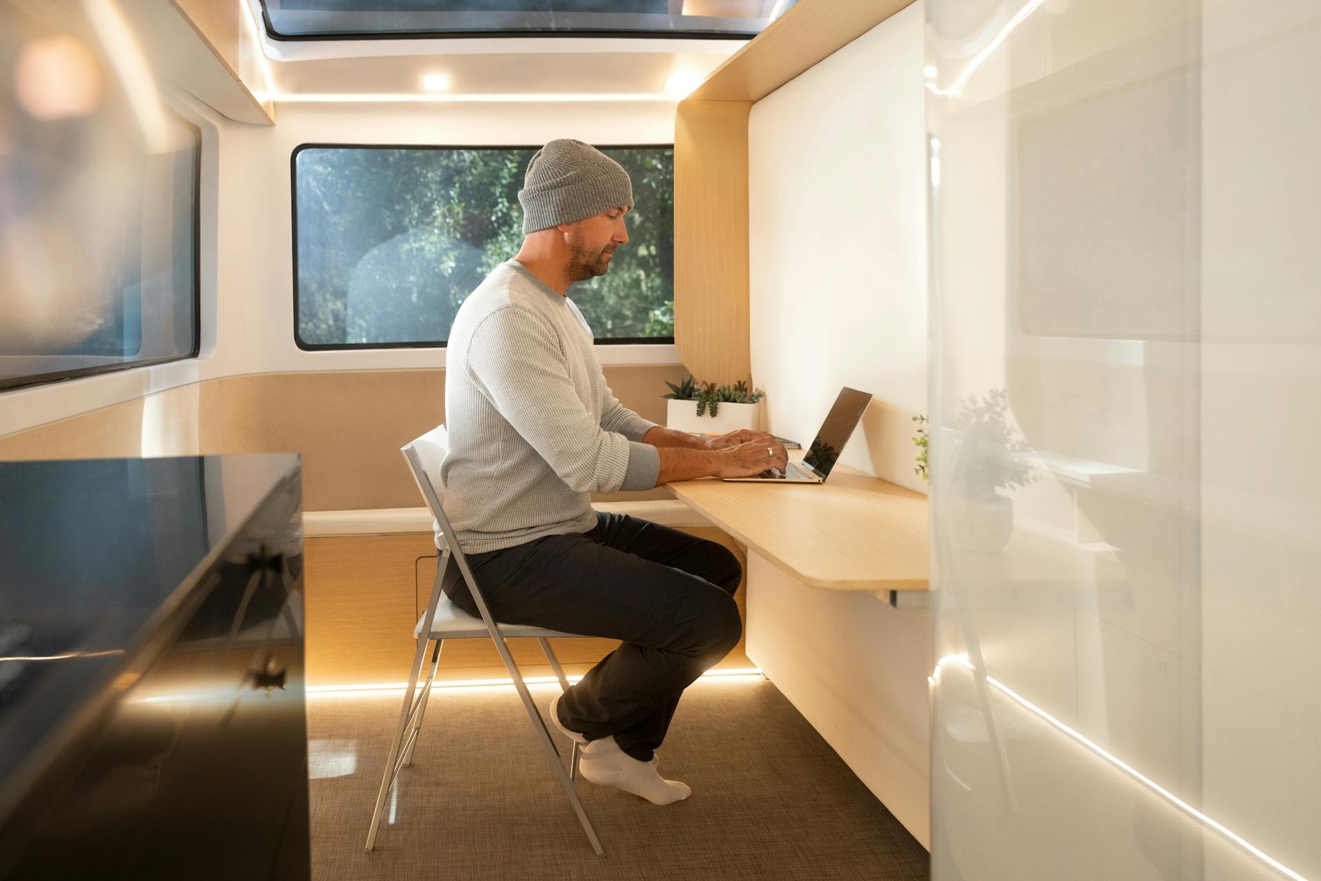 Pebble Flow | All-electric Hassle-free RV