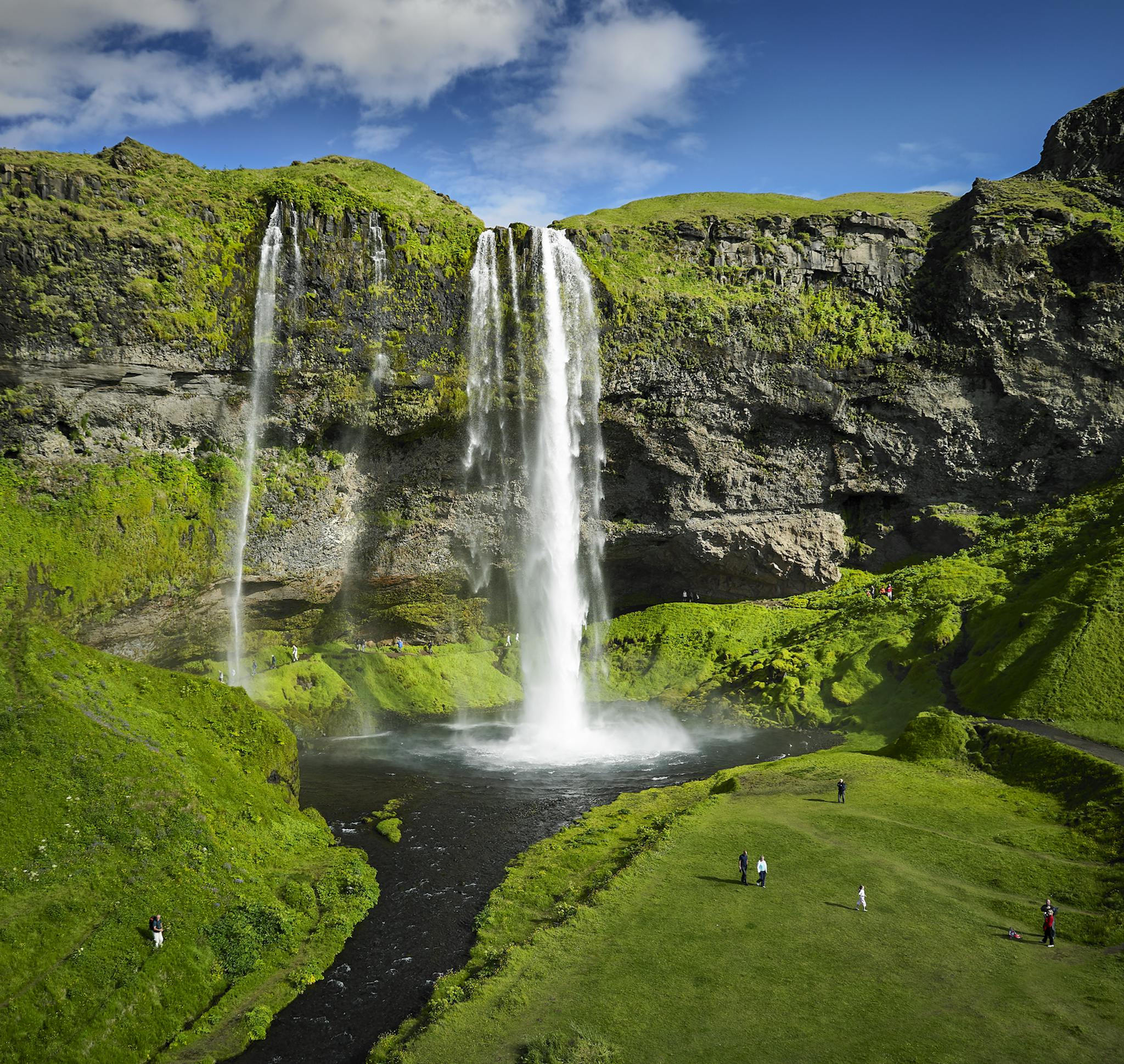 Ultimate Guide to Seljalandsfoss Waterfall | Perlan