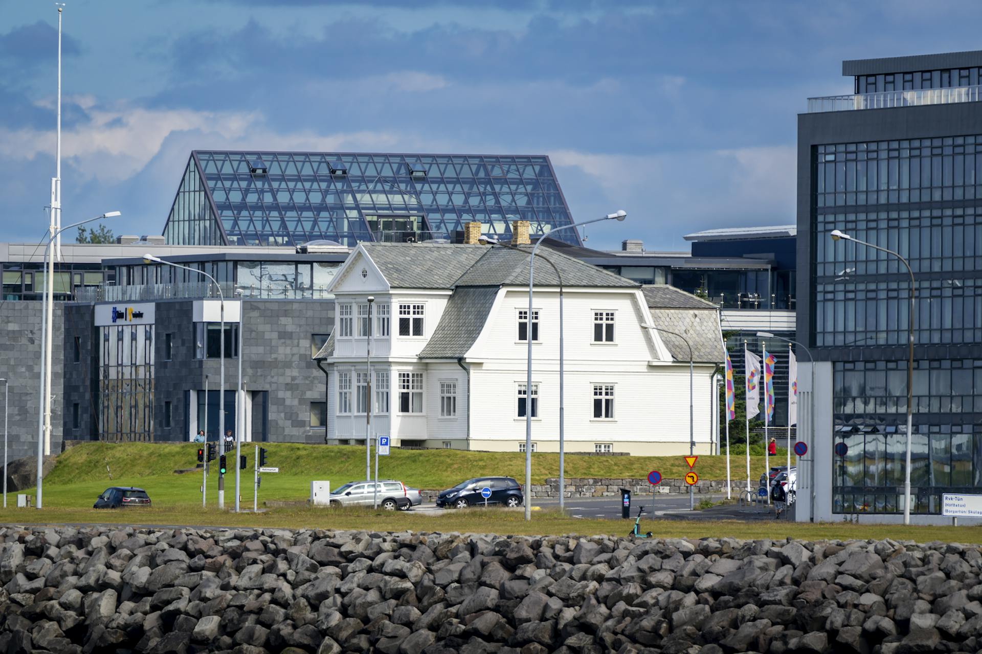 Explore Höfði House: Reykjavík’s Historic Landmark
