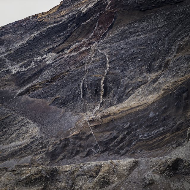 What is a Dike in Geology? | Volcano Glossary | Perlan