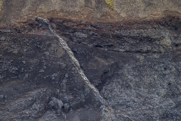 What is a Dike in Geology? | Volcano Glossary | Perlan