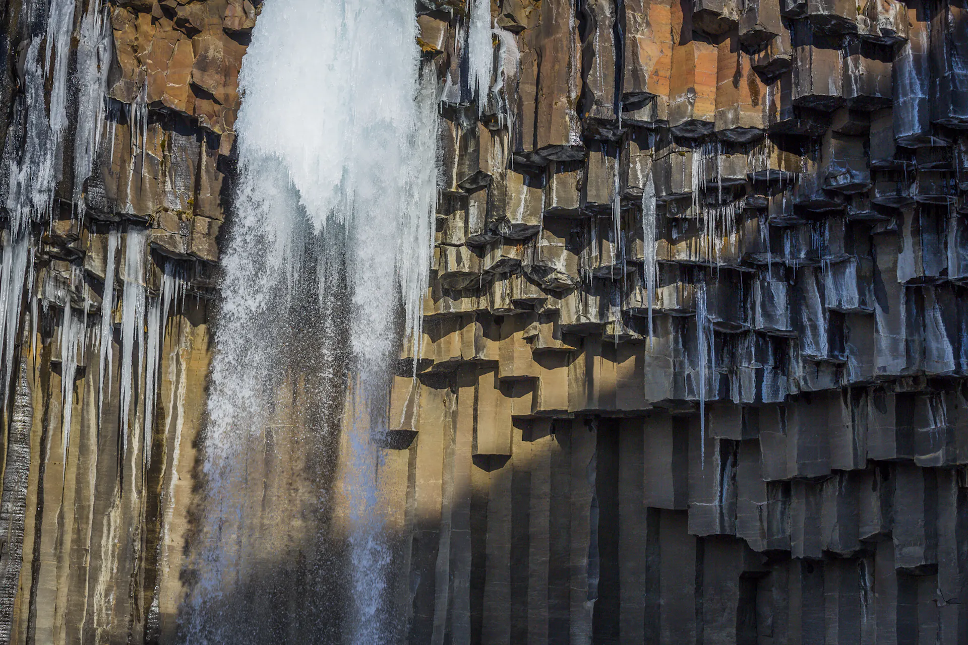 Basalt Columns in Iceland | Top Sites, Geology & Travel Guide