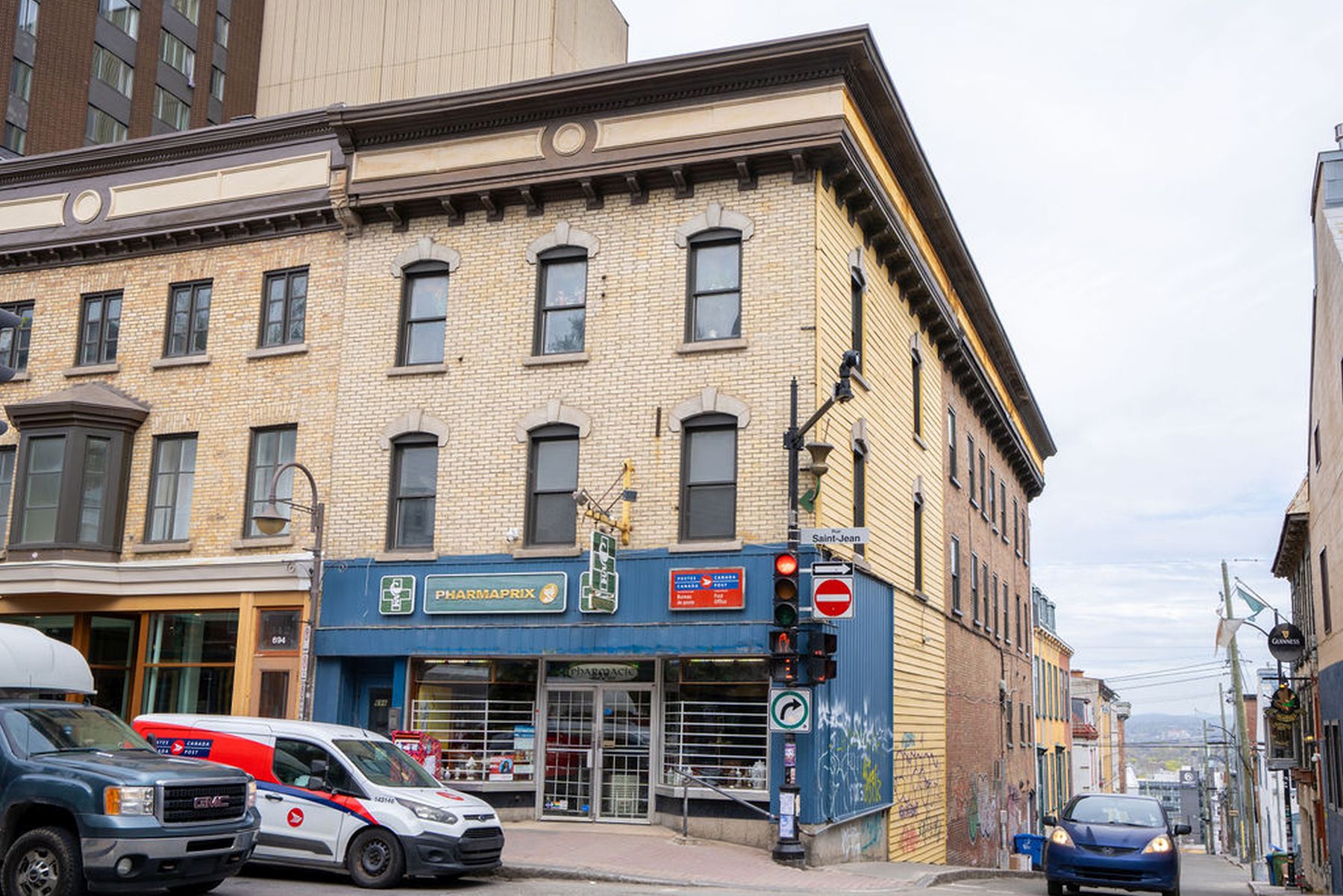 696-698, rue Saint-Jean | Nos mandats | RAY HARVEY