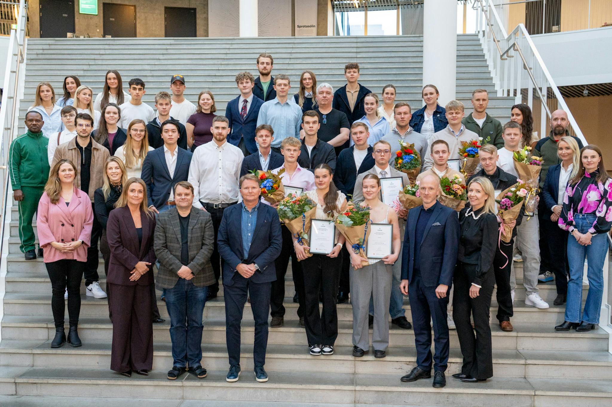 Kringlan fyrsta verslunarmiðstöð heims með rafræn gjafakort fyrir allar ...