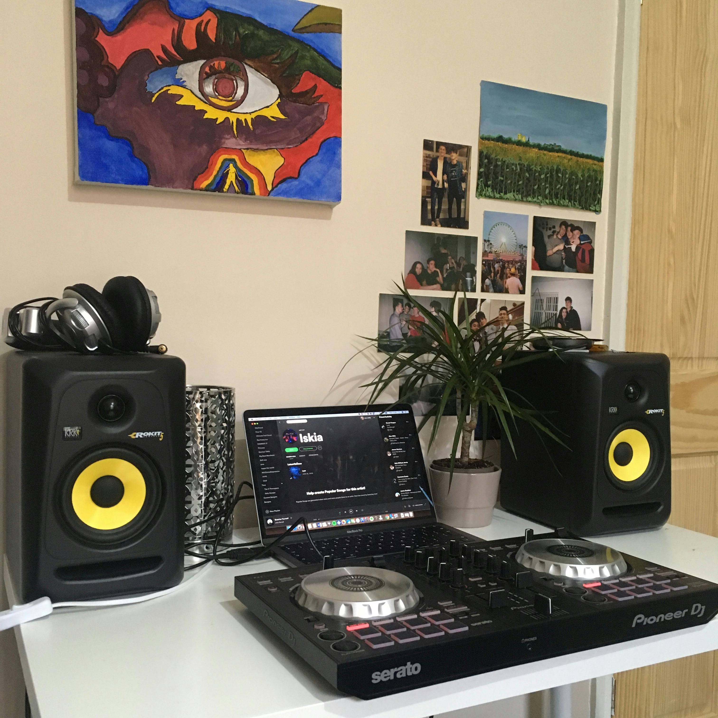 RepostExchange | In The Studio with Iskia