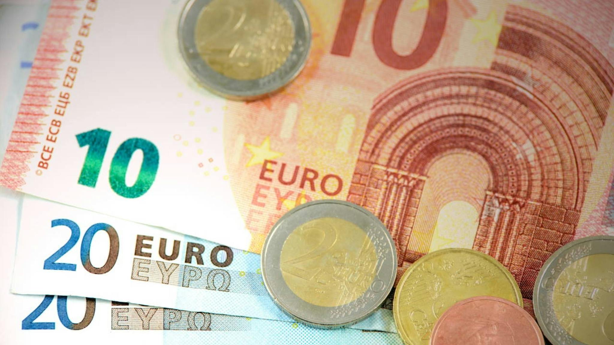 Zeitungen austragen: Ablauf, Verdienst & Tipps für den Nebenjob | Rewards