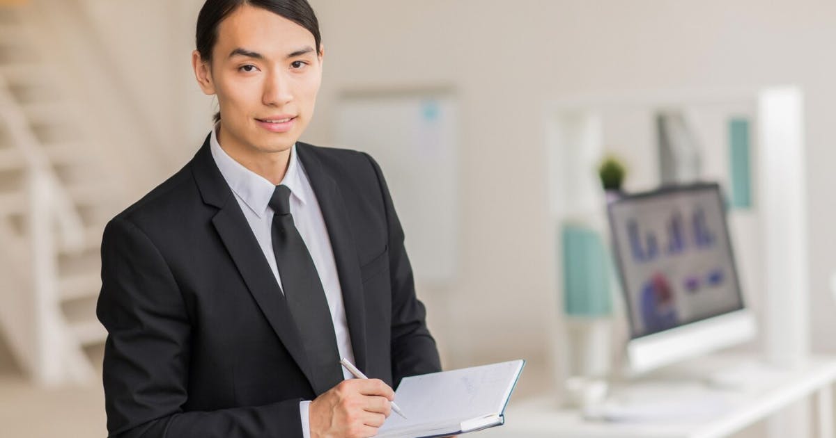 Sales Associate Job Description, Salary: How to Become One