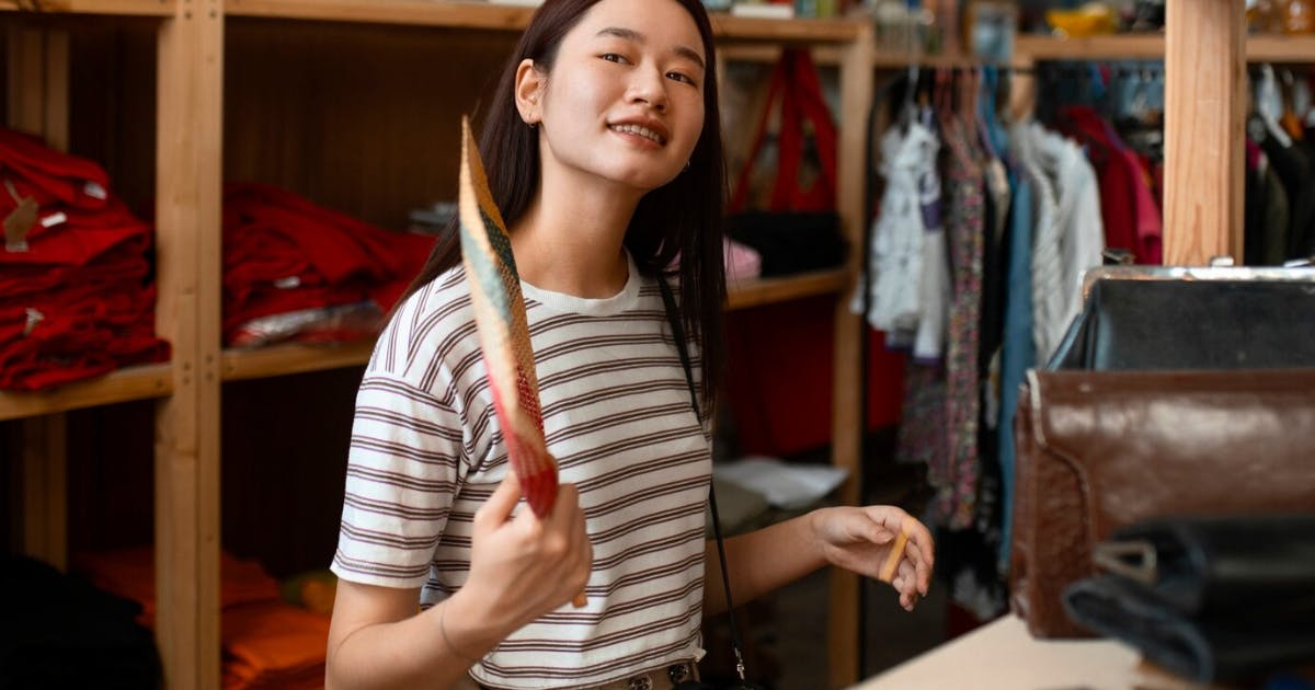 Retail Associate Job Description, Salary: How to Become One