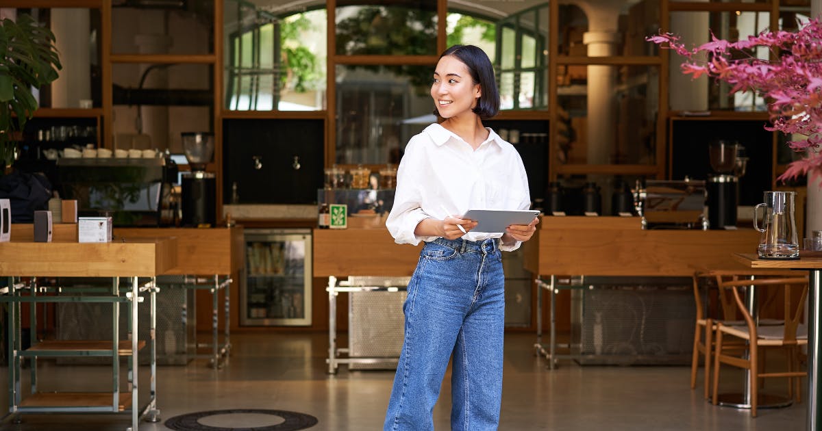 Floor Manager Job Description, Salary: How to Become One