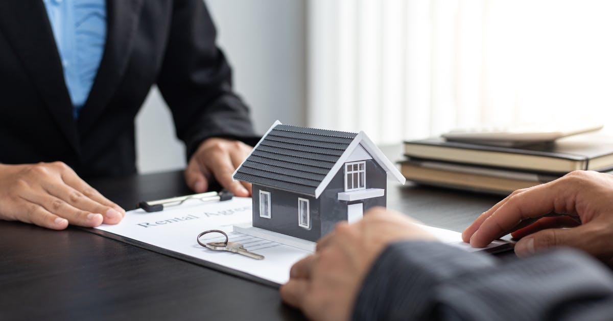 Real Estate Agent Job Description: Salary, Qualification, Skills in ...