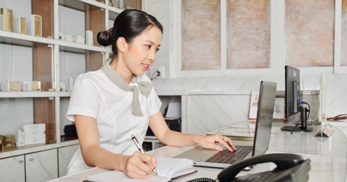 Receptionist Job Description, qualification, qualities and skills on ...