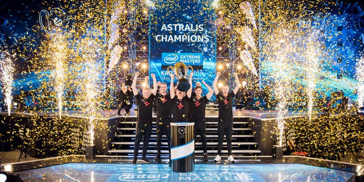 Playing to Meta or Style: A Lesson from Esports and Overwatch History