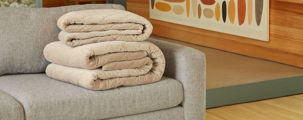 Types of Blankets: How to Choose the Best One for You | Saatva