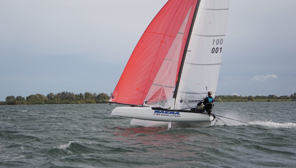 Nacra, leader du catamaran de régate