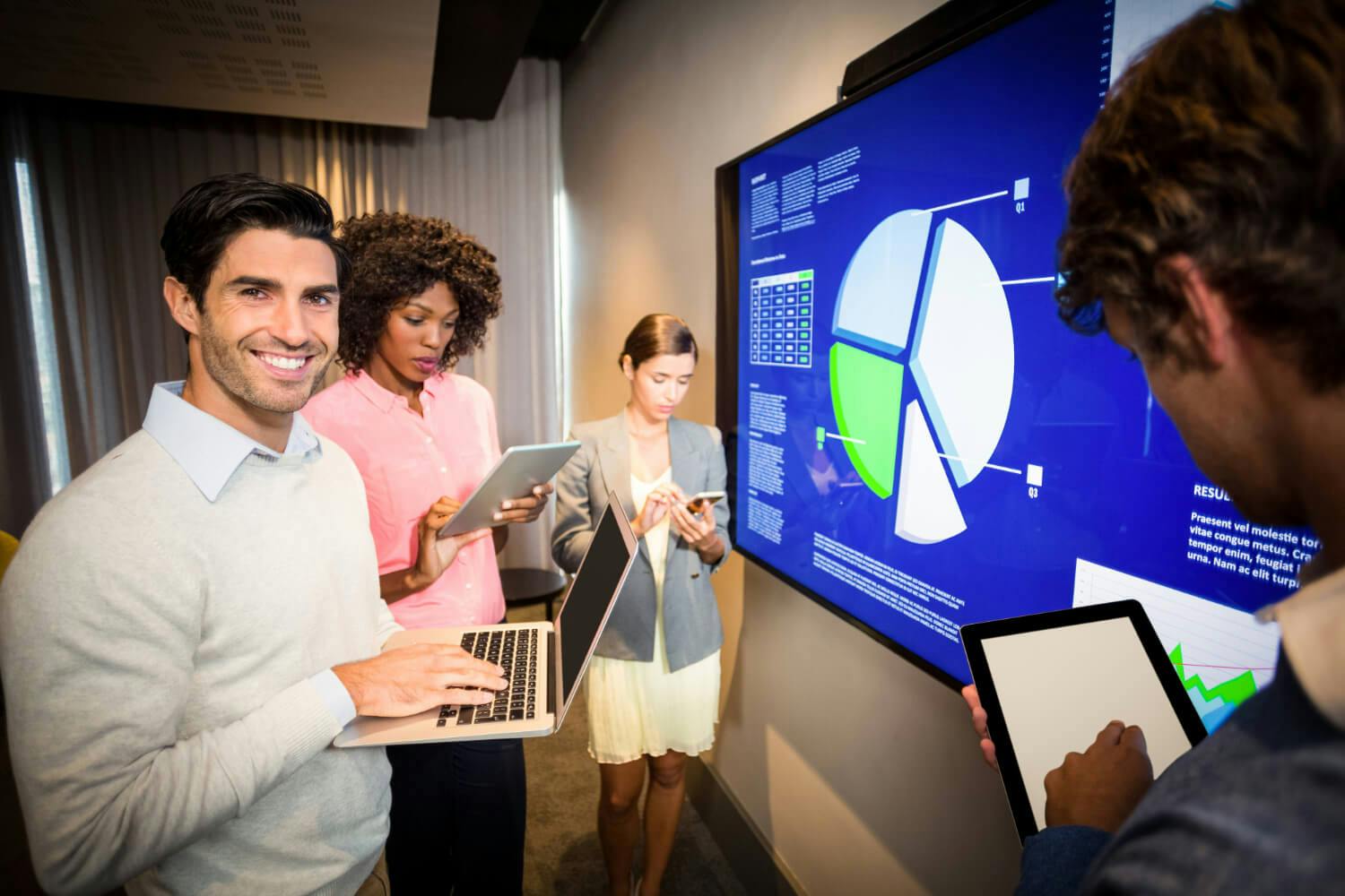 Ideas for Improving Employee Engagement with Digital Signage - ScreenCloud