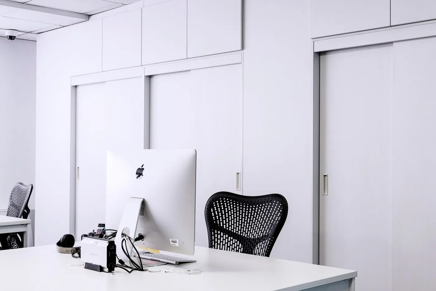 How to Create a Low-Budget Connected Office Space - ScreenCloud