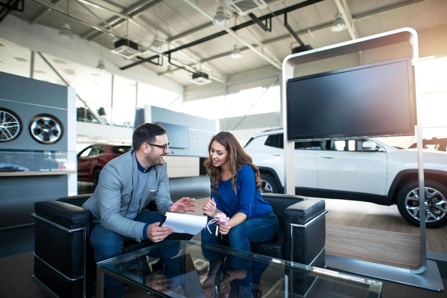 How to Use Car Showroom Digital Signage - ScreenCloud